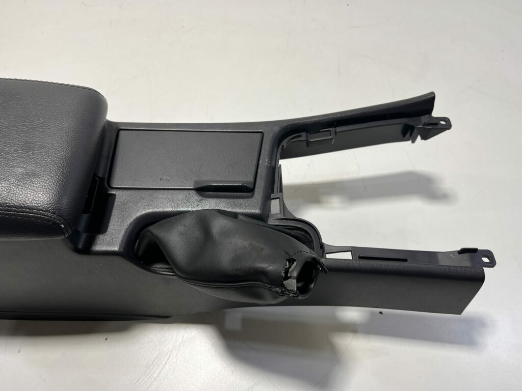 R34 GTT Sedan Centre Console with Lid - JDM Garage Australia