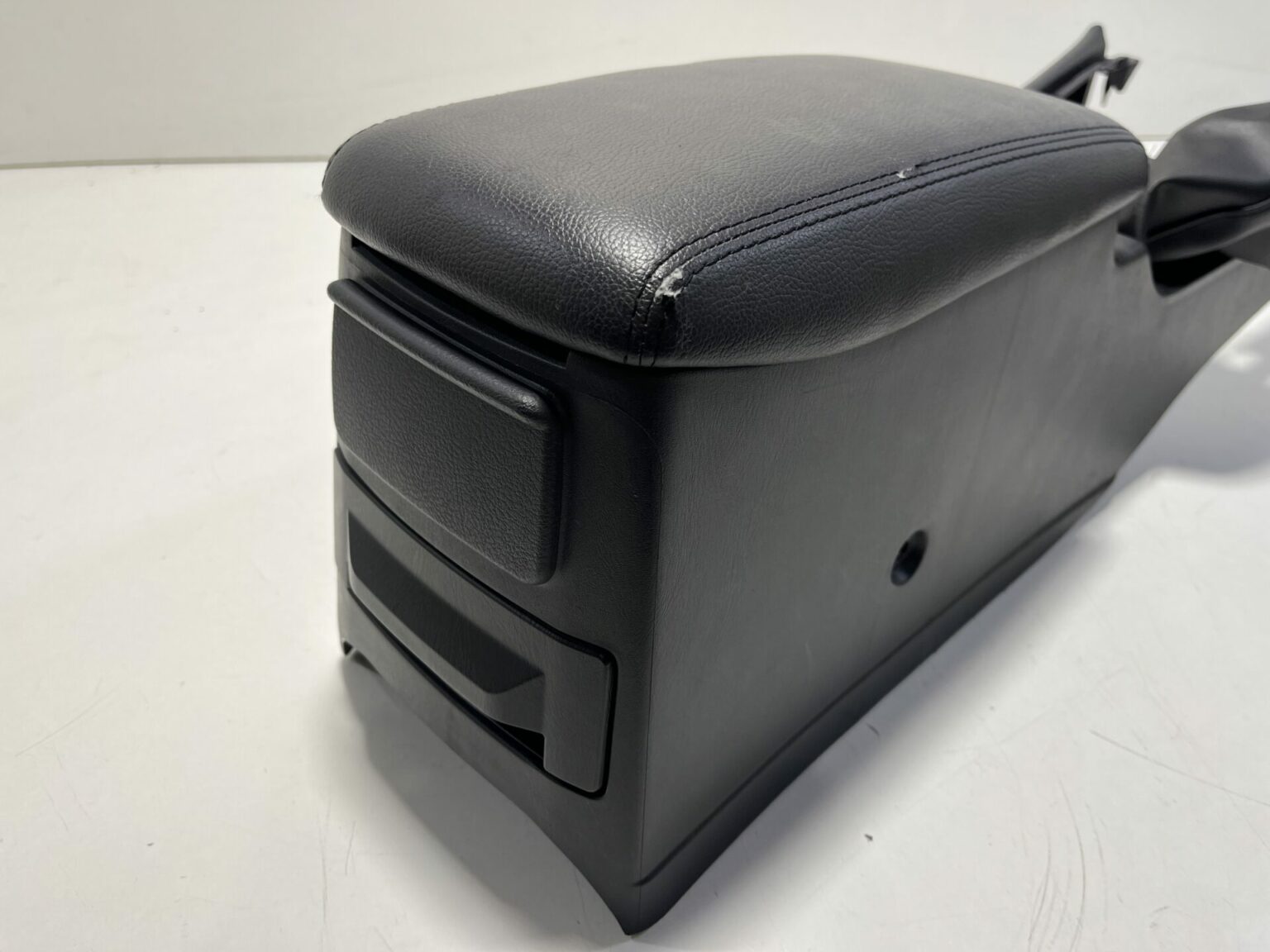R34 GTT Sedan Centre Console with Lid - JDM Garage Australia