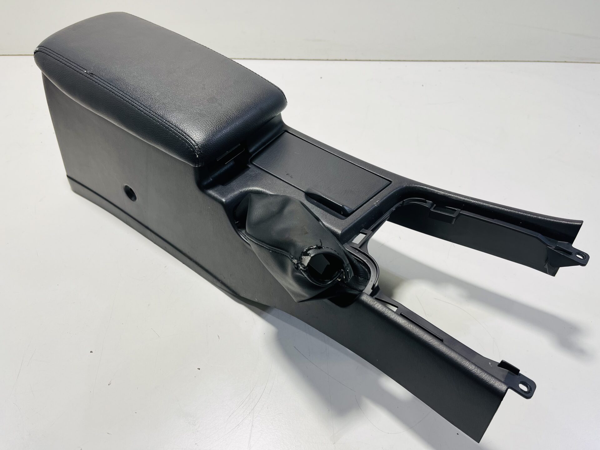 R34 GTT Sedan Centre Console with Lid - JDM Garage Australia