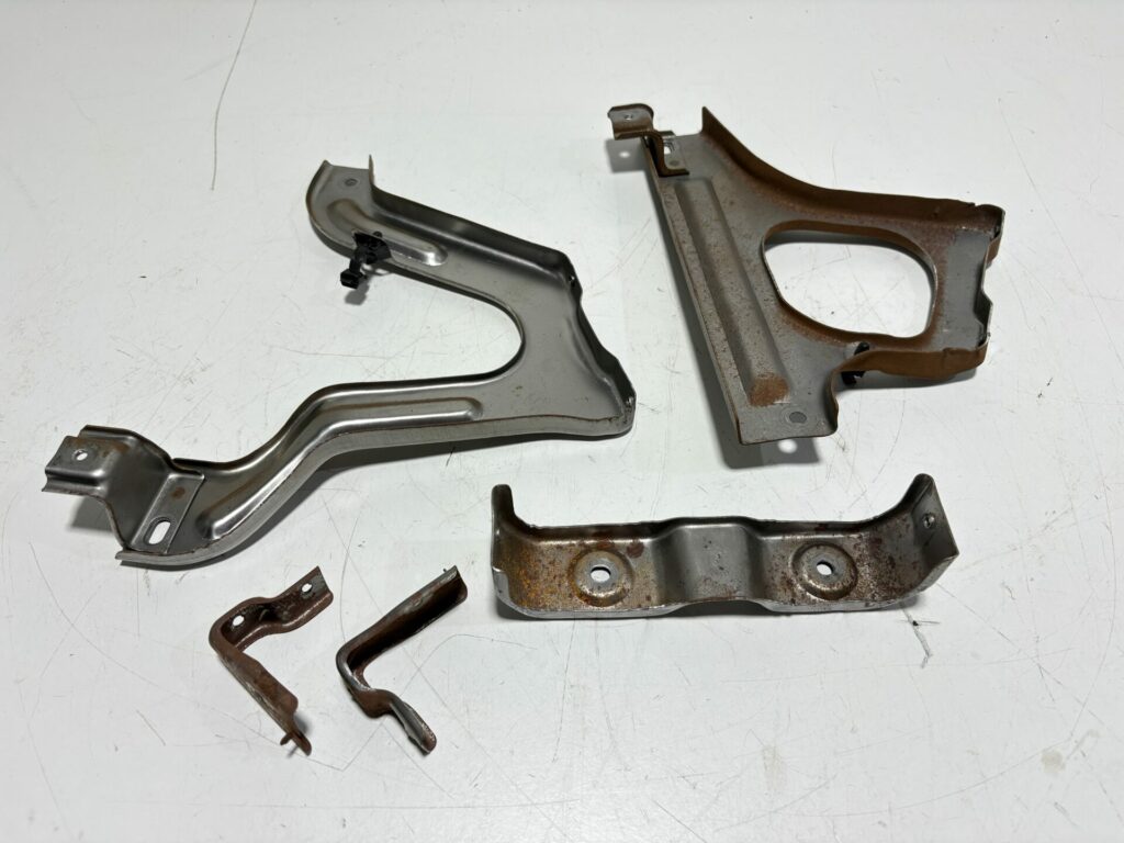 R32 Centre Console Dash Brackets - JDM Garage Australia